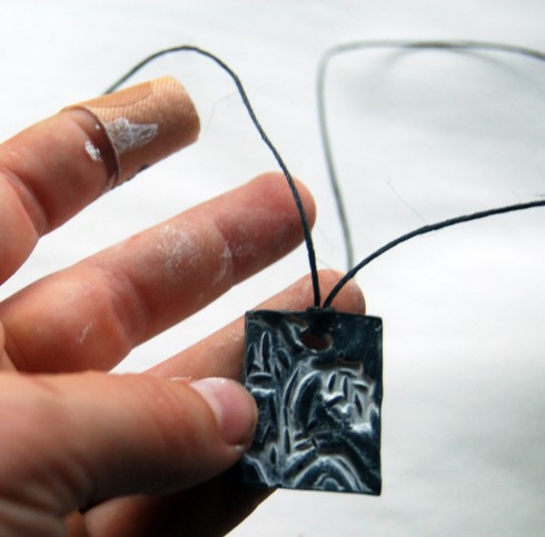 Free Tutorial: Make Your Own Pendant Necklace – Craft Leftovers